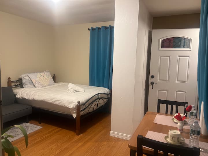 Private Studio. - Hop Brook Lake