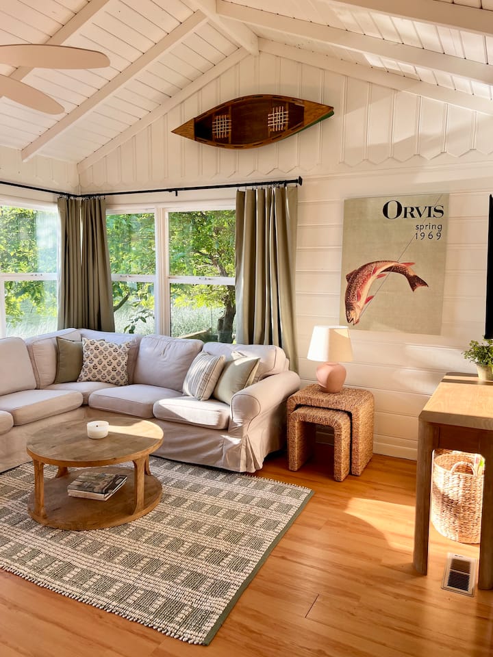 Cherry Haus | Lakefront • Spa • Dock • Dogs - Clearlake, CA