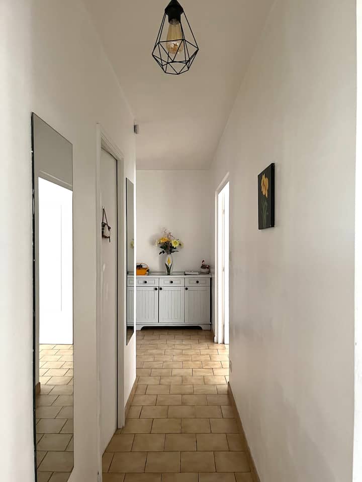 Appartement De 80m2 Avec Balcon,ascenseur,parking - Saint-Priest