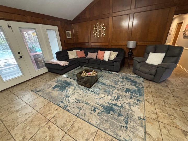 Starry Pines - Centrally Located - Longview, TX