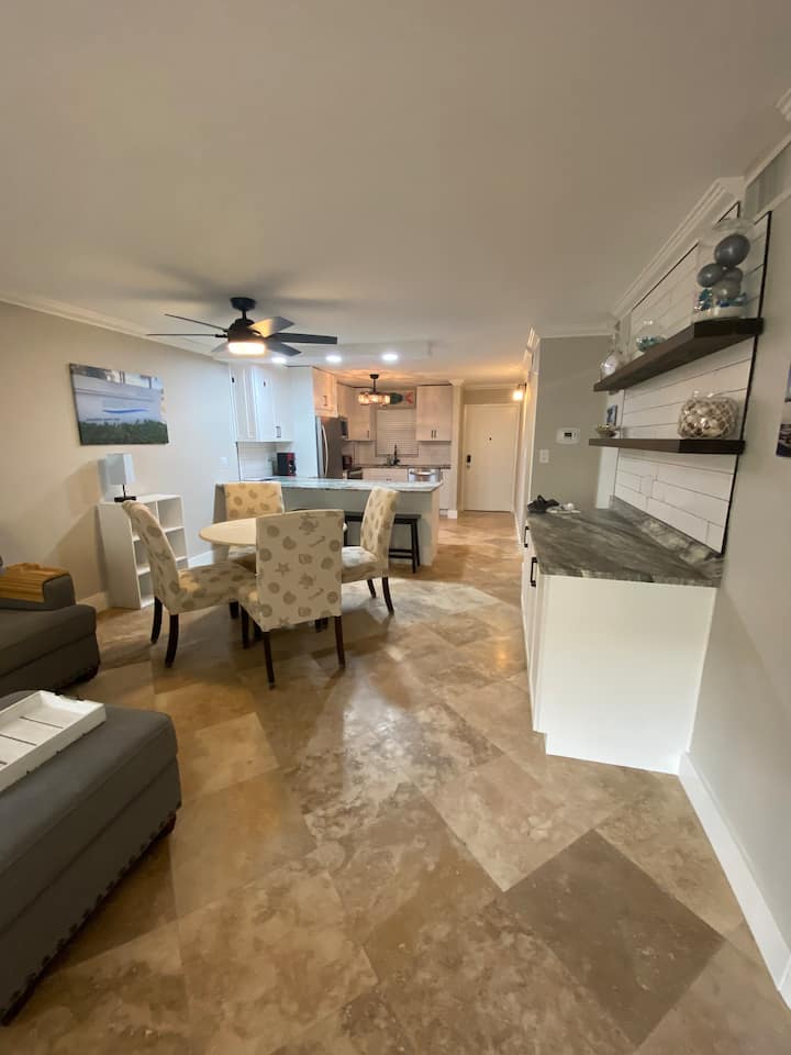 Awesome Condo Close To Beach! - Siesta Key, FL