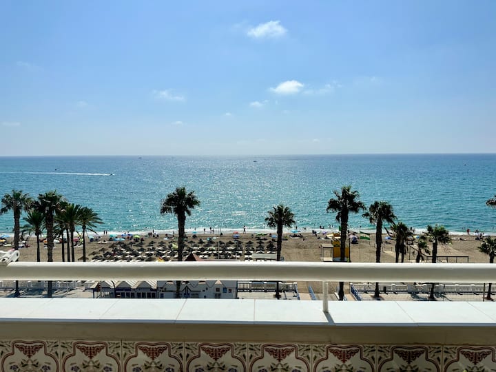 Beach First Line.
Sea Views, Pool & Parking 4free - Benalmádena