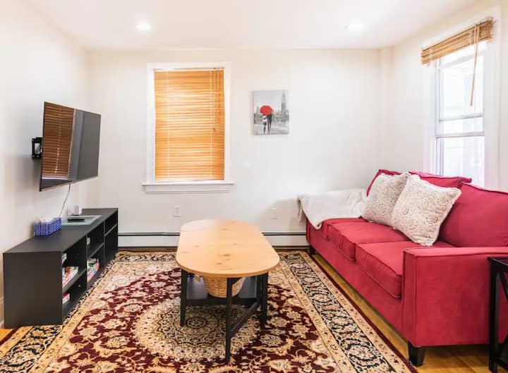 Bright & Spacious Heart Of College Hill Fox Point - Providence, RI