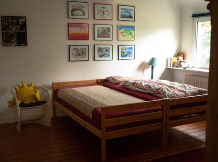Ruhiges Zimmer Mit Bad Und Gartenblick - Aachen