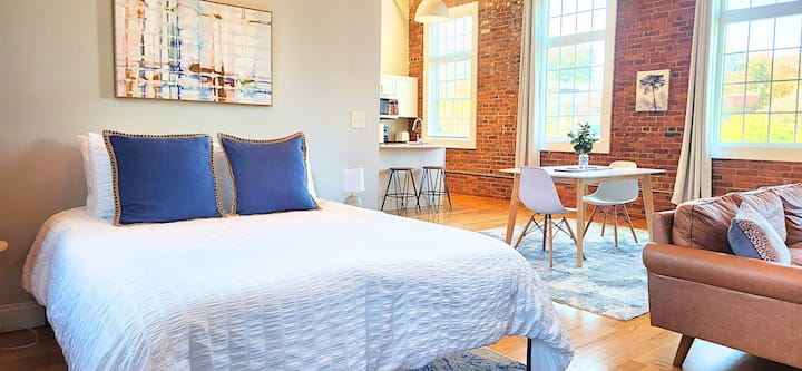 Jennifer’s Stylish Historic Brick Riverfront Loft - Providence, RI