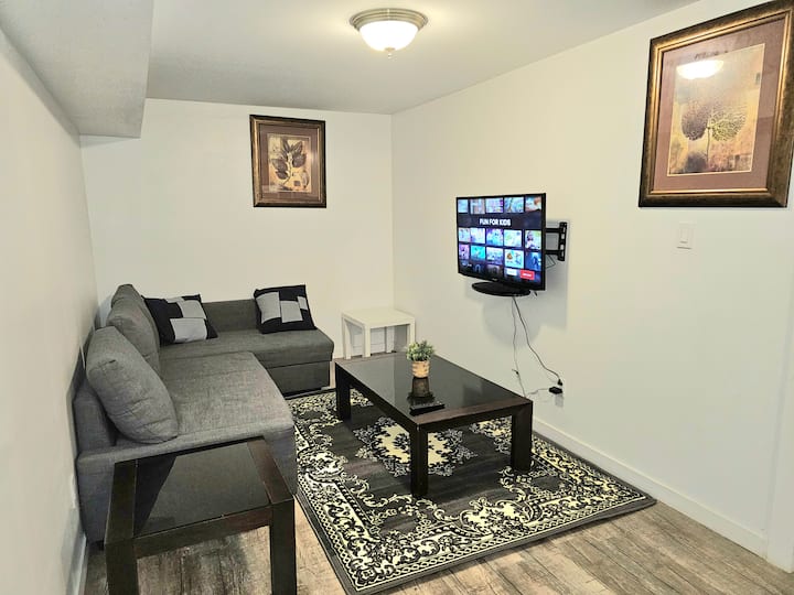 Your Home Away From Home 2 Bed Rooms+ Sofabed - Edmonton