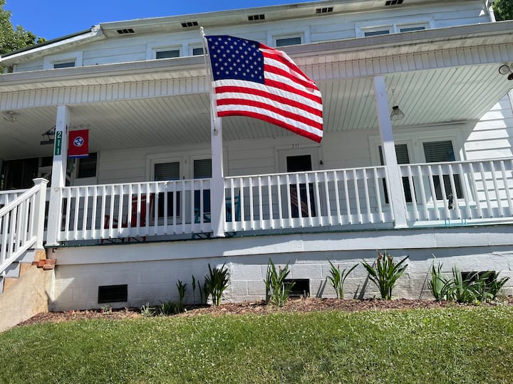 Historic Home In Jonesborough - Johnson City, TN