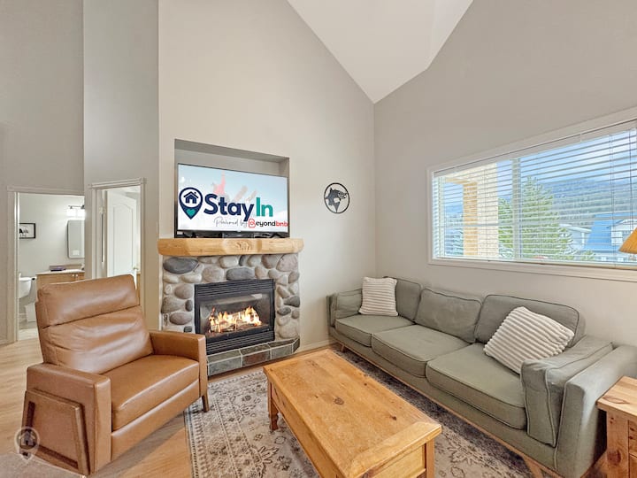Pet-friendly Riverside 2bdrm + Loft & Extra Beds - Fernie