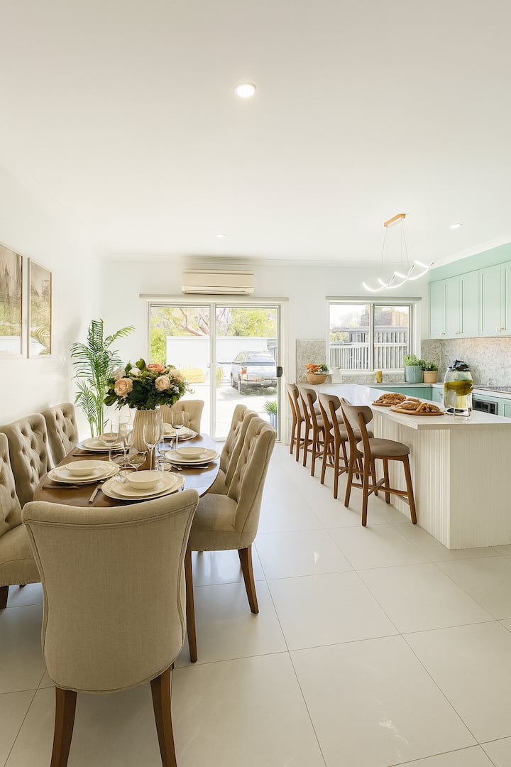 4br Townhouse- Walk To Coles, Station, Park, Bbq - Australia