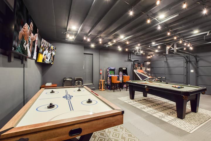 Hot Tub! Game Room! Near Casino, Dells & Skiing! - Baraboo, WI