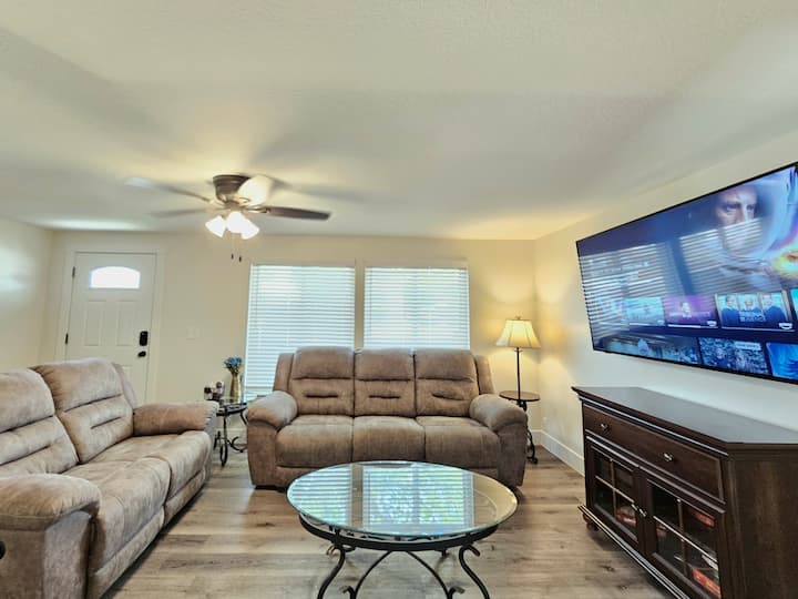 Smart Blue House W/ 2 Car Garage And Fiber. - Cedar City, UT
