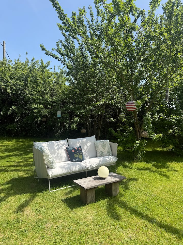 Squirrel Field Glamping - Wiltshire