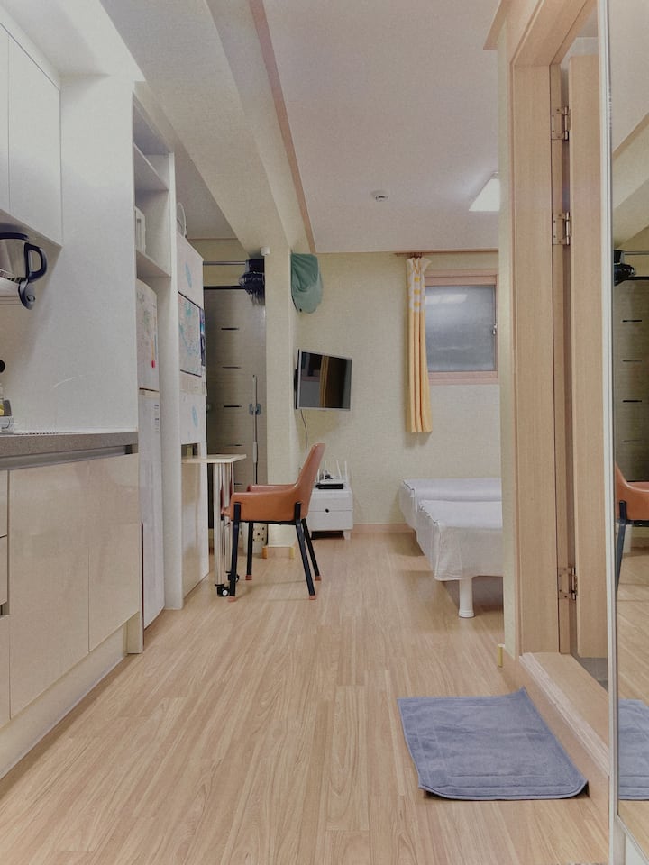 Studio Flat Near Olympic Park. Subway St. In 1min. - Seoul