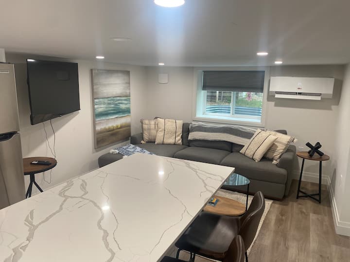 Lower 2 Bedroom Apartment! - Halifax, NS, Canadá