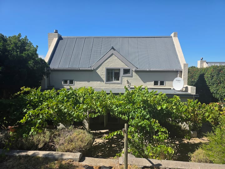 Callie's Cottage - Mellifera Farm - Grabouw