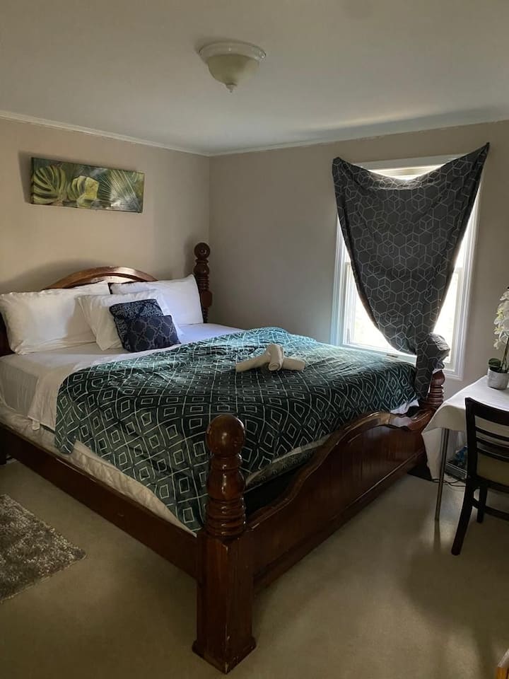 Peaceful Room In A Castle - Frederick, MD