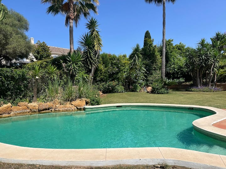 Preciosa Villa Con Piscina - San Roque