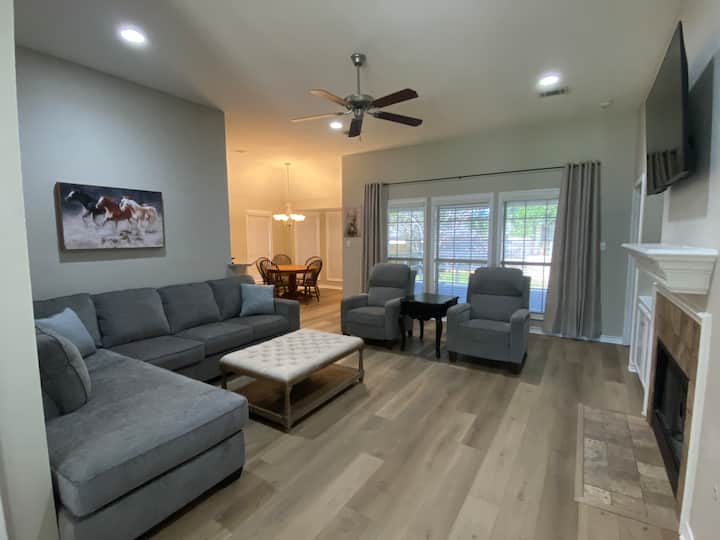 Fredrick Court Cottage - College Station, TX
