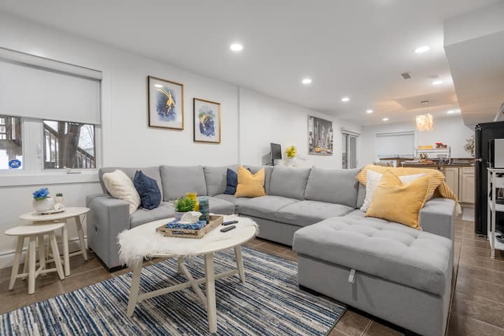 Walk-out:pool:bbq:patio:private:basement Sanctuary - London