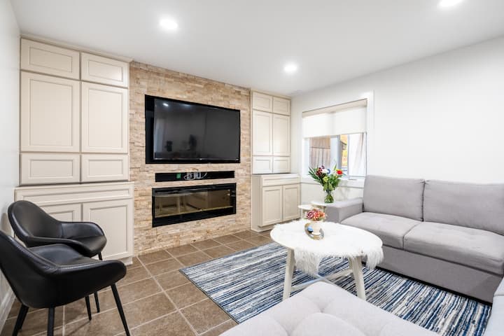 Walk-out:pool:bbq:patio:private:basement Sanctuary - London, ON, Canada