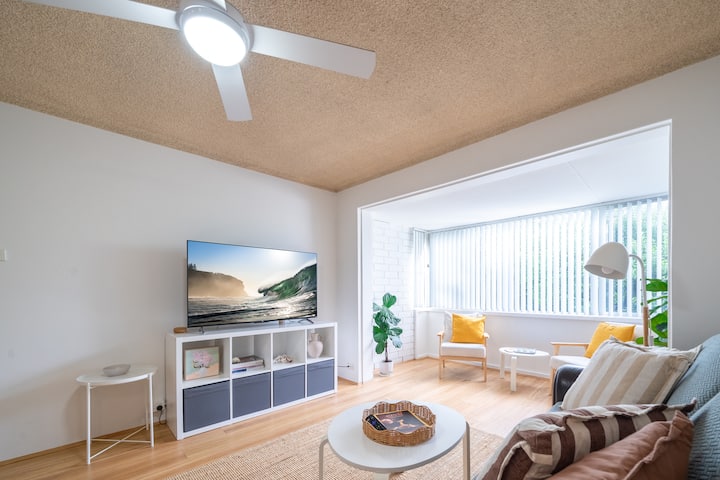 Unit In Newcastle ~ Family Friendly ~ Parking - Waratah
