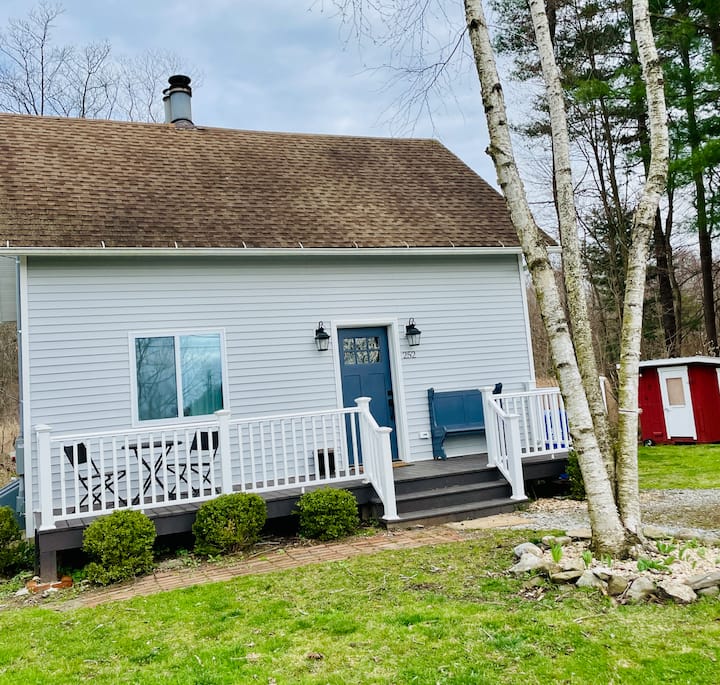 Cozy Remodeled  Cottage - Litchfield, CT