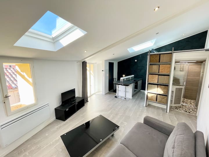 Timeless Elegance - La Garde