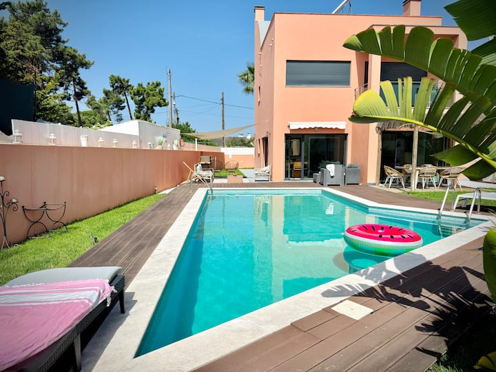 Spacious 'Villa Terracotta', Beach Nearby, Pool - Costa da Caparica