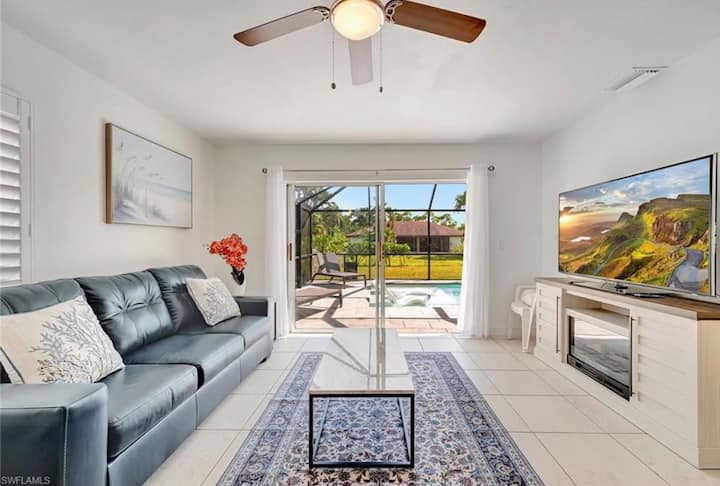 Charming Beach House Only 2 Miles From The Beach - Bonita Springs, FL