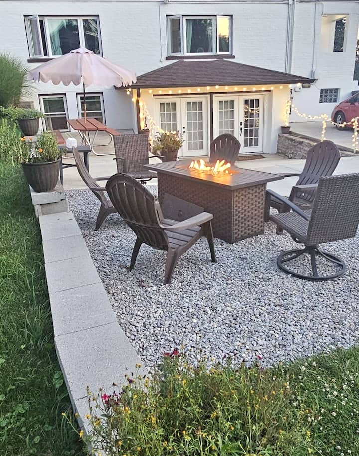 Backyard Bliss + Stylish English Basement Apt - Cincinnati, OH