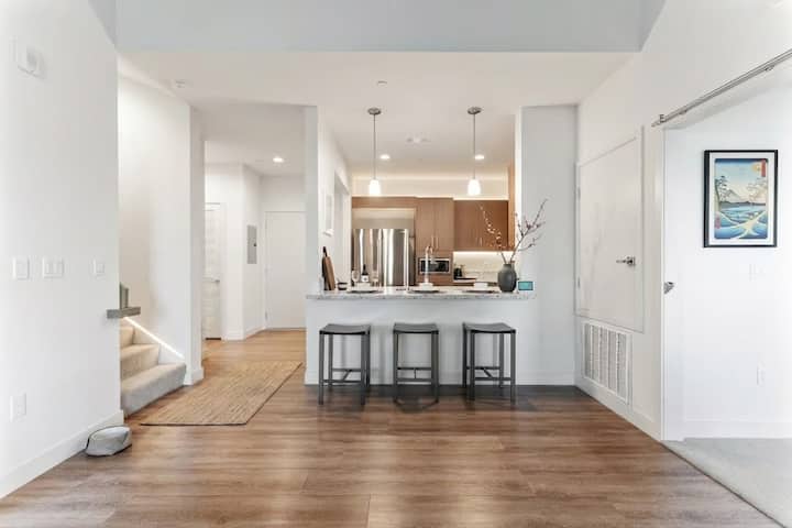 15 Min To Disney | Sleeps 12 | 3br/3ba | Parking - Seal Beach, CA