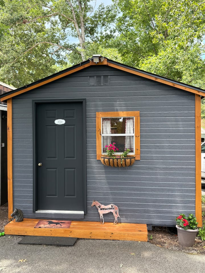 Equestrian Hideaway - Mountain Brook Vineyards, Tryon