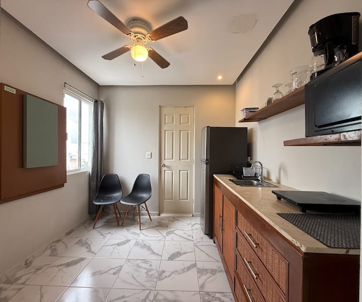 Amazing Studio Wi-fi 61mb, Ac, Kitchen, Bathroom - Cancún