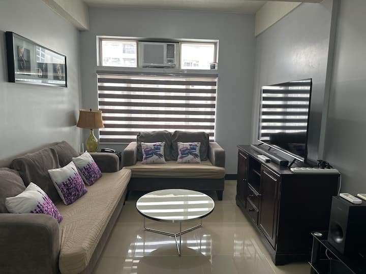 Condo In Araneta Center With One Free Parking - Quezon City