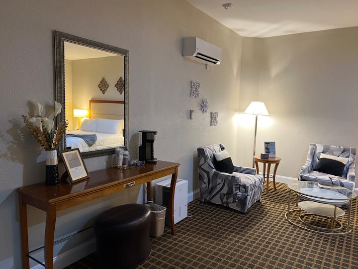 Hotel Pinehurst- Arthur's Suite 101 - Laurel, MS