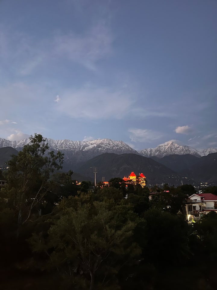 @घR Earthy Retreat | Ac | Netflix | Kitchenette - Dharamshala