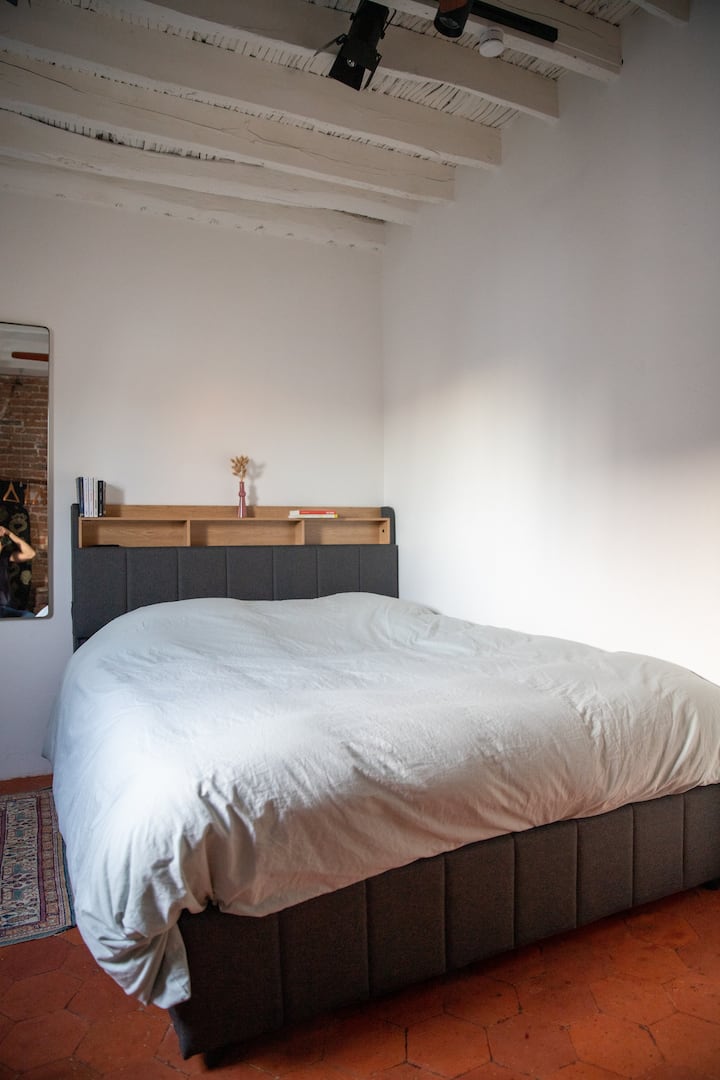 Chambre Sous Les Toits De Paris - Paris
