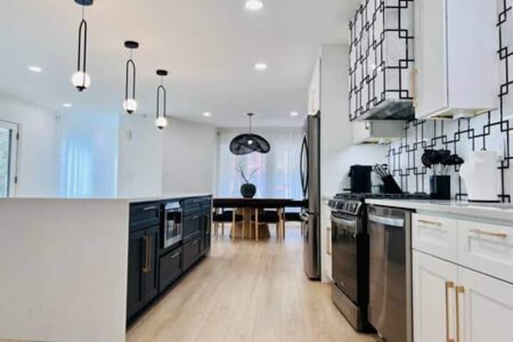Premium 3br Bloomfield Home With Garage & Office - Pittsburgh, PA