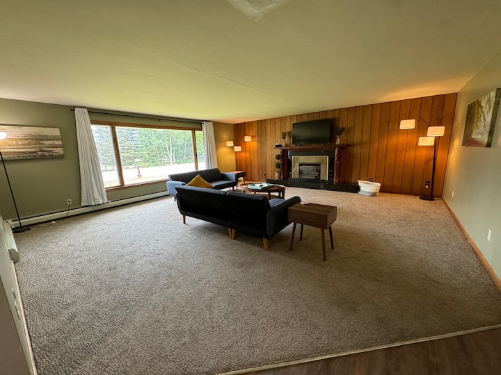 Trail Access - Large 3 Bedroom Home With Garage - Houghton, MI