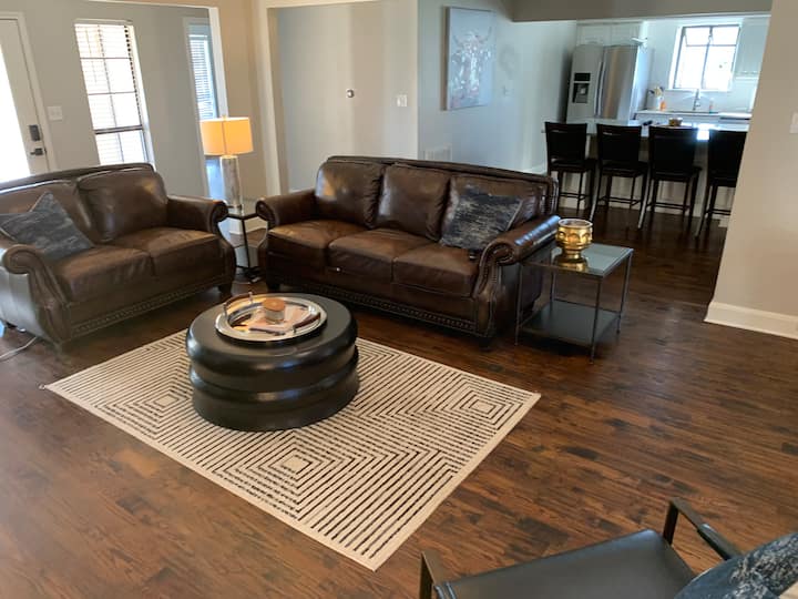 Frisco Home With Southern Charm - Frisco, TX