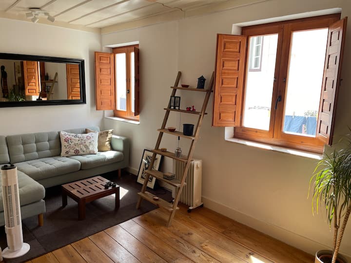 A Romantic Getaway Inside The Castle Walls - Lisbon