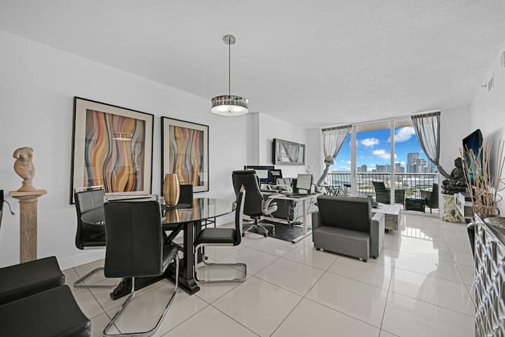 Stylish Modern 1br With Balcony + Wifi + Workspace - Miami