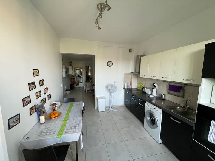 Lumineux Appartement De 55m2 En Plein Centre-ville - Marseille