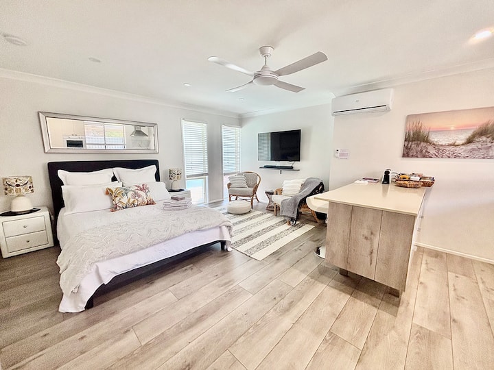 Brand New Guesthouse Welcomes You ! - Wet'n'Wild Gold Coast