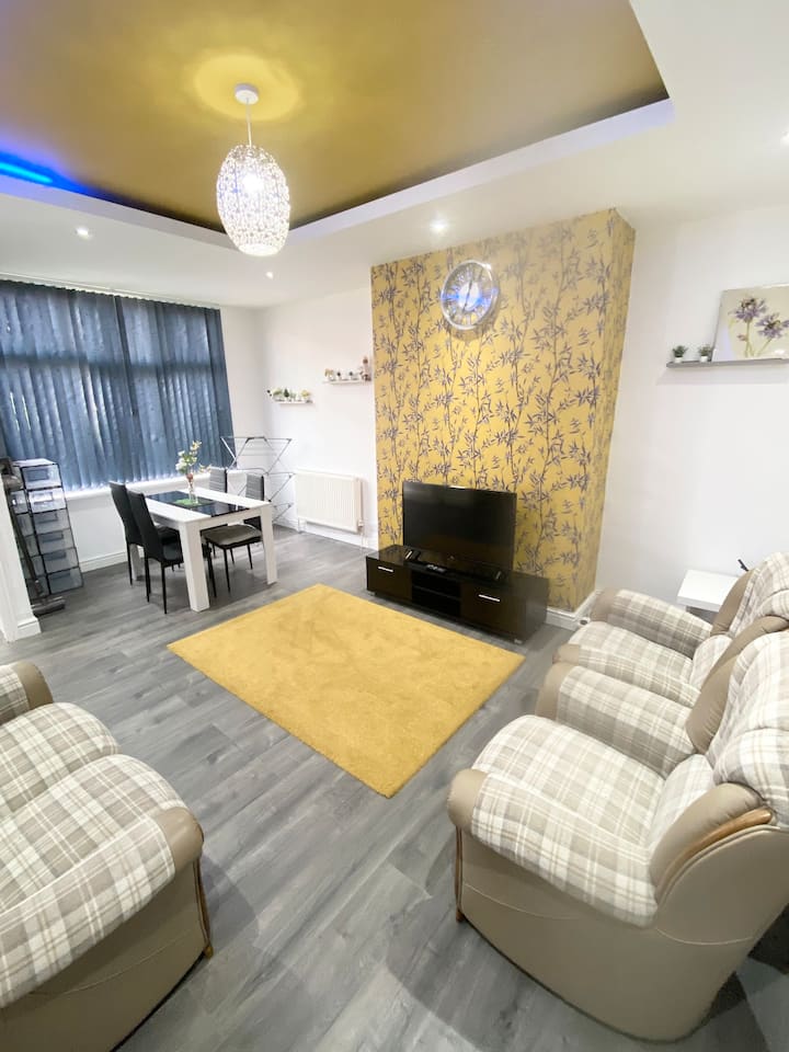 *Comfy, 3 Bedroom 2 Bathroom Close To Centre* - Wetherby