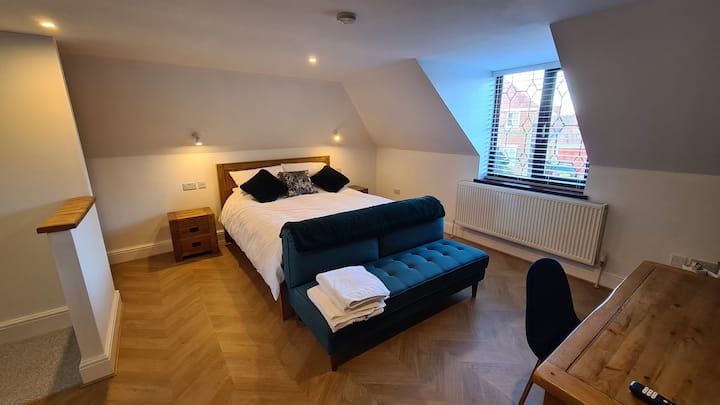 Warton Retreat - Hull