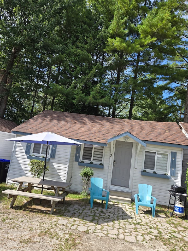 Charming Cottage Suite #3: Steps From Wasaga Beach - Wasaga Beach