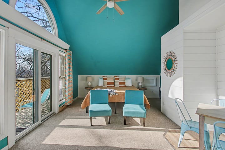 Watersview Inn #13 King & Queen Bedrooms - South Haven, MI