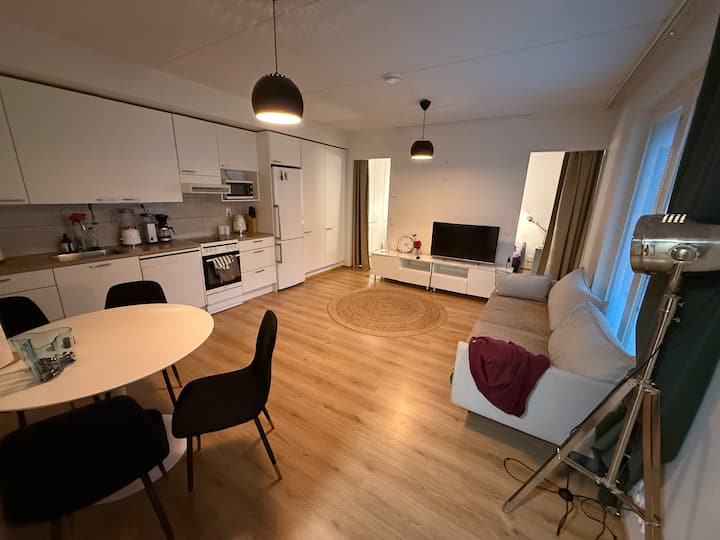 Valoisa Kaksio Hyvillä Liikenneyhteyksillä - Espoo