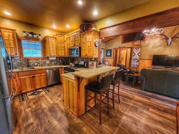 Mountain Home Getaway W/hot Tub, Near Dt & Skiing - Red Lodge, MT